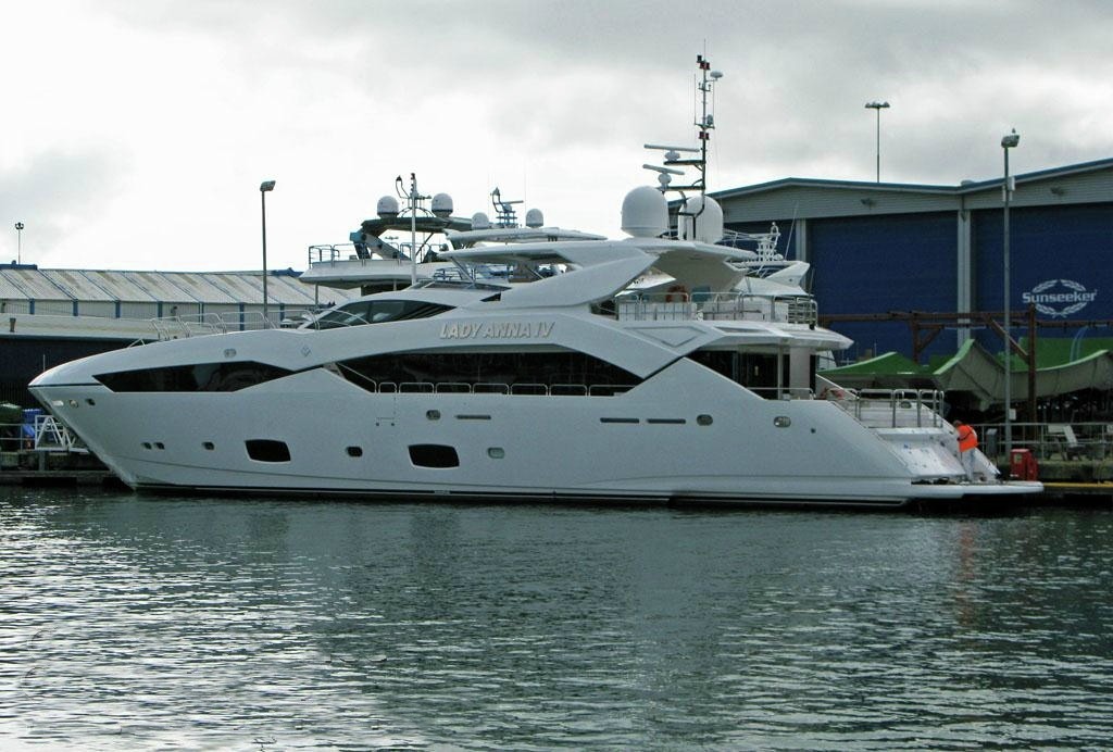 Yacht Lady Anna IV, a Sunseeker Predator 115 Superyacht | CHARTERWORLD ...